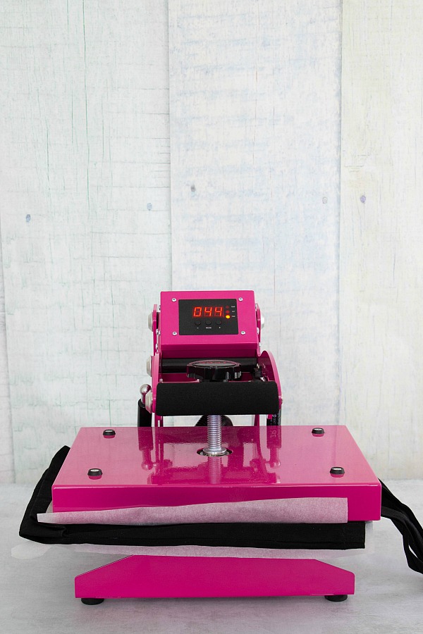 DIY Beach Bag With Heat Transfer Vinyl - Fun Money Mom