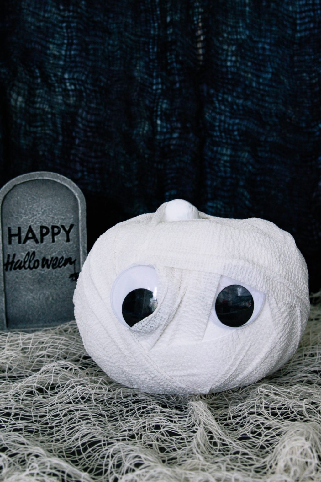Mummy Pumpkin (No Carve Halloween Craft) - Fun Money Mom