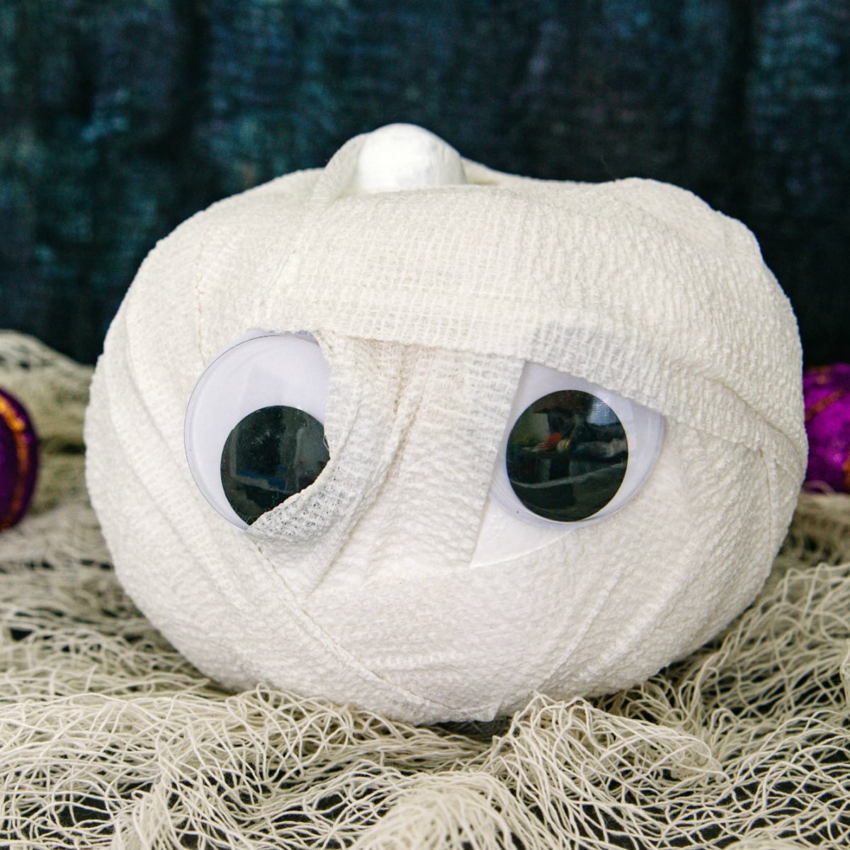 Mummy Pumpkin (No Carve Halloween Craft) - Fun Money Mom